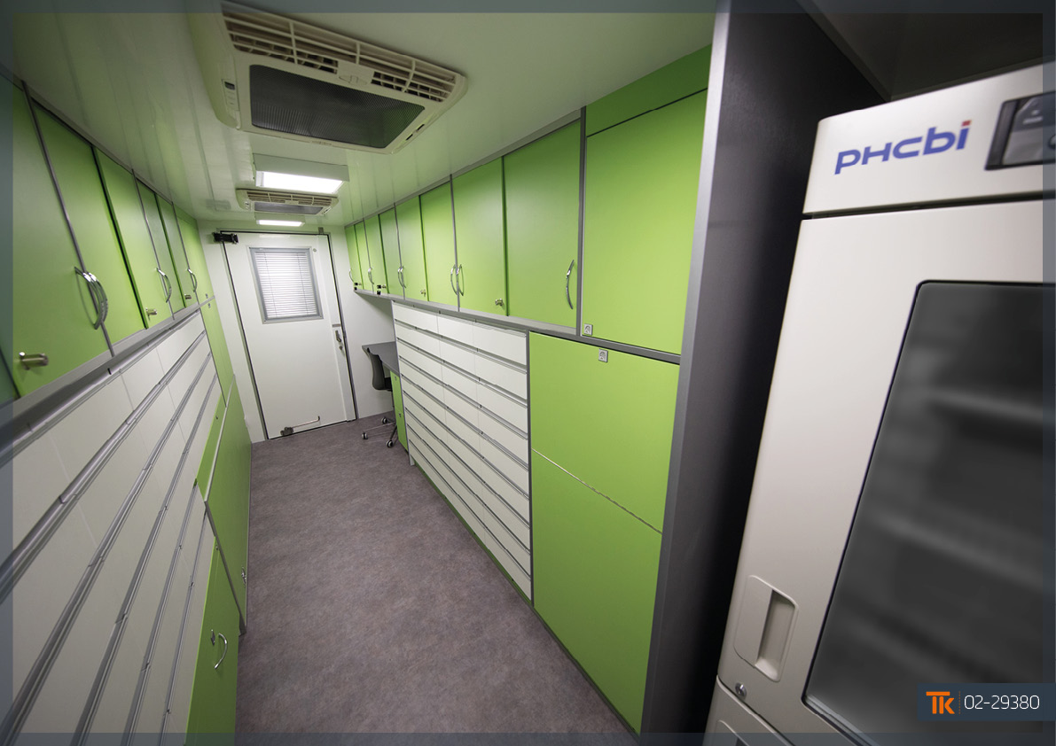 A mobile pharmacy for Kuwait | Toutenkamion Group